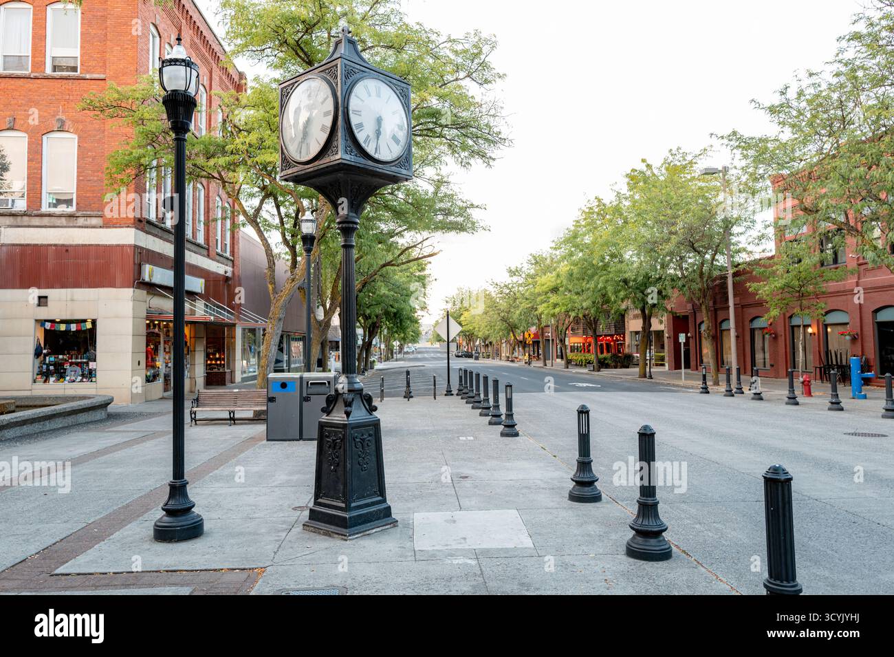 Unique small town buildings hi-res stock photography and images - Alamy