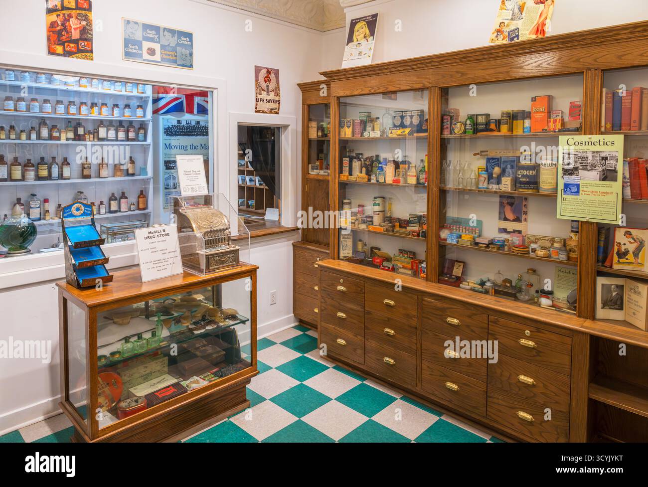 Drug stores hi-res stock photography and images - Alamy