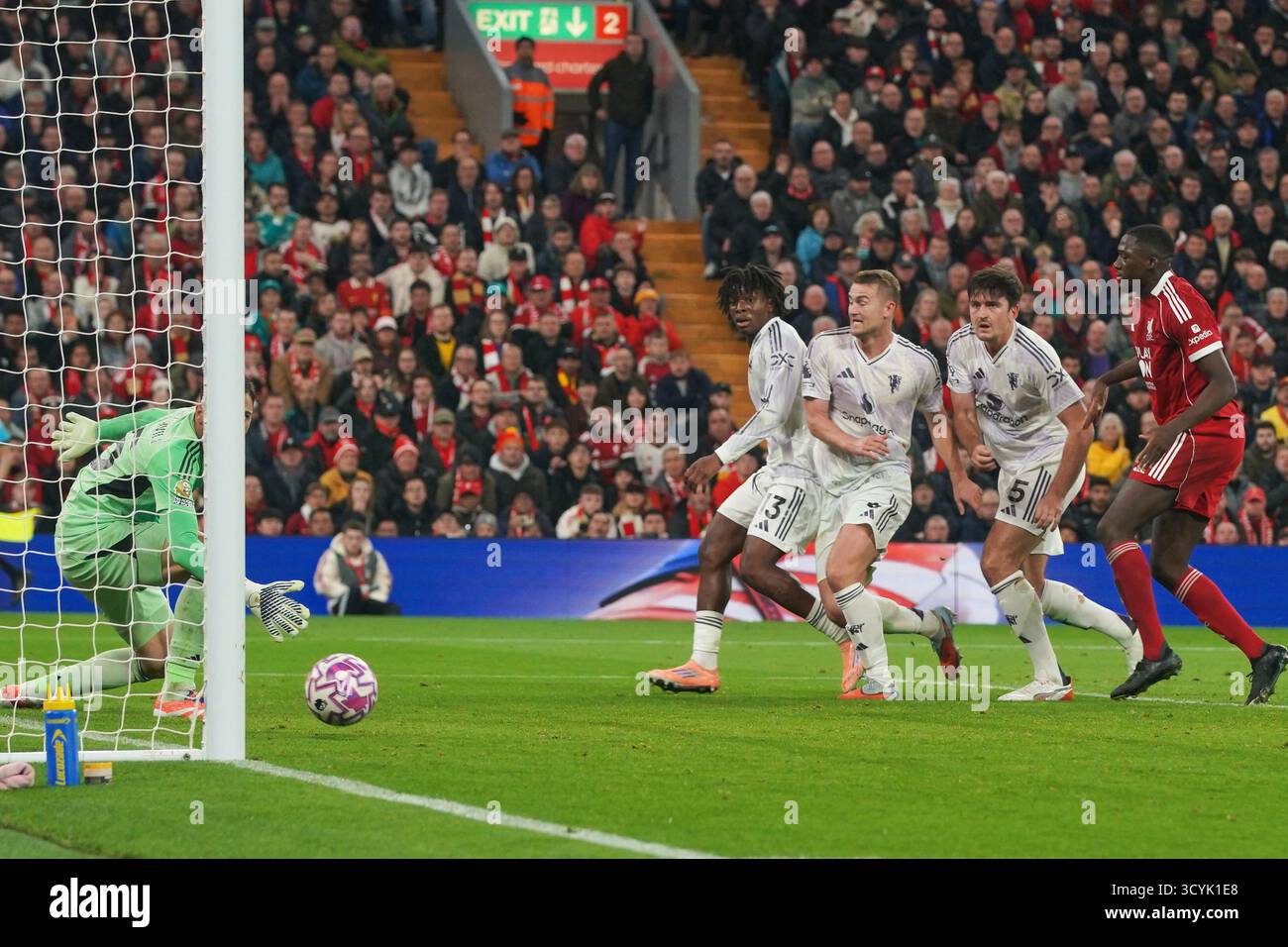 Manchester United's Harry Maguire, second right, scores his side's ...