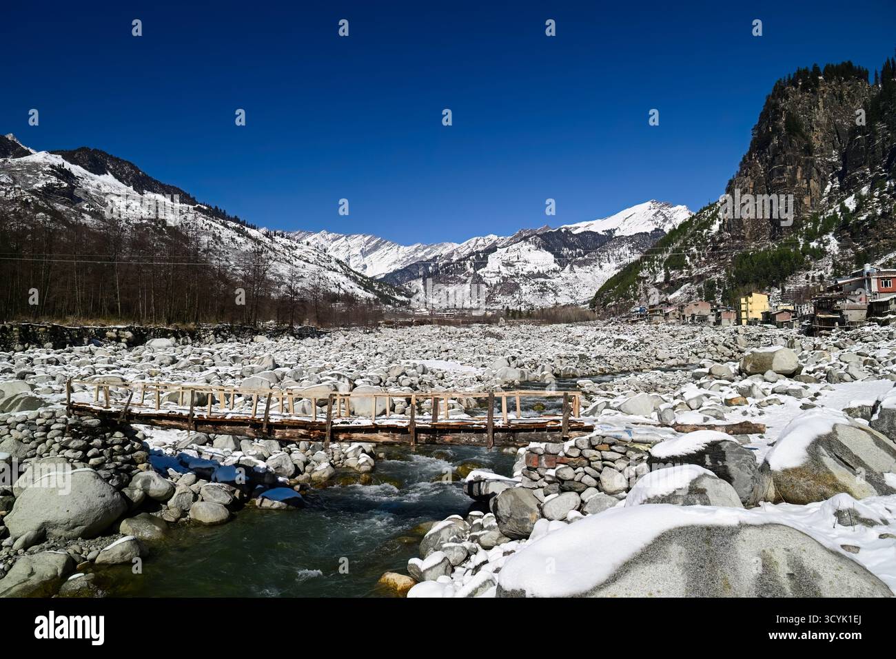 Manali in wintertime. Solang valley becomes main tourist attraction ...