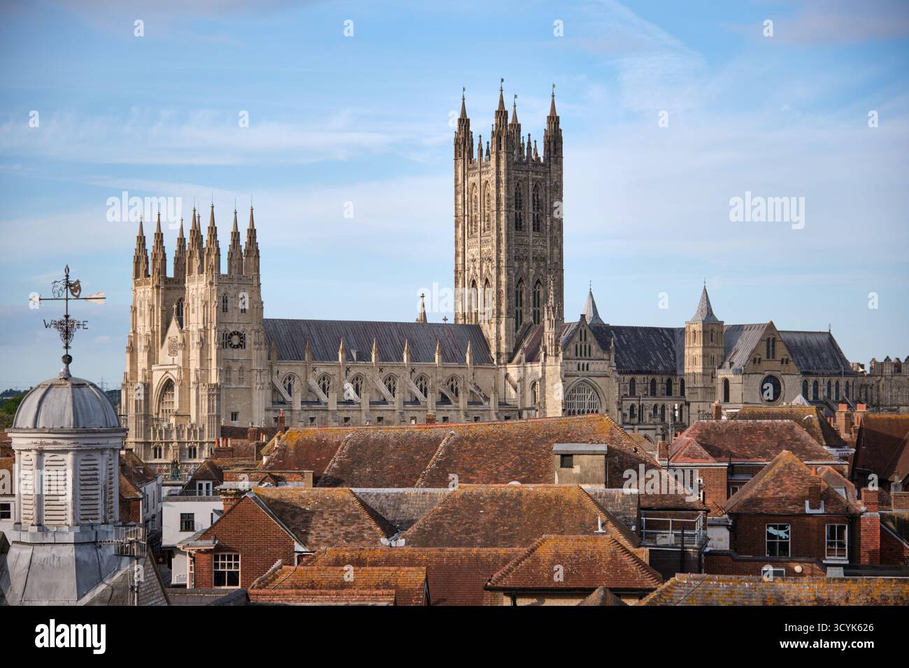 Scenic view of Canterbury Cathedral 's Gothic architecture towering ...