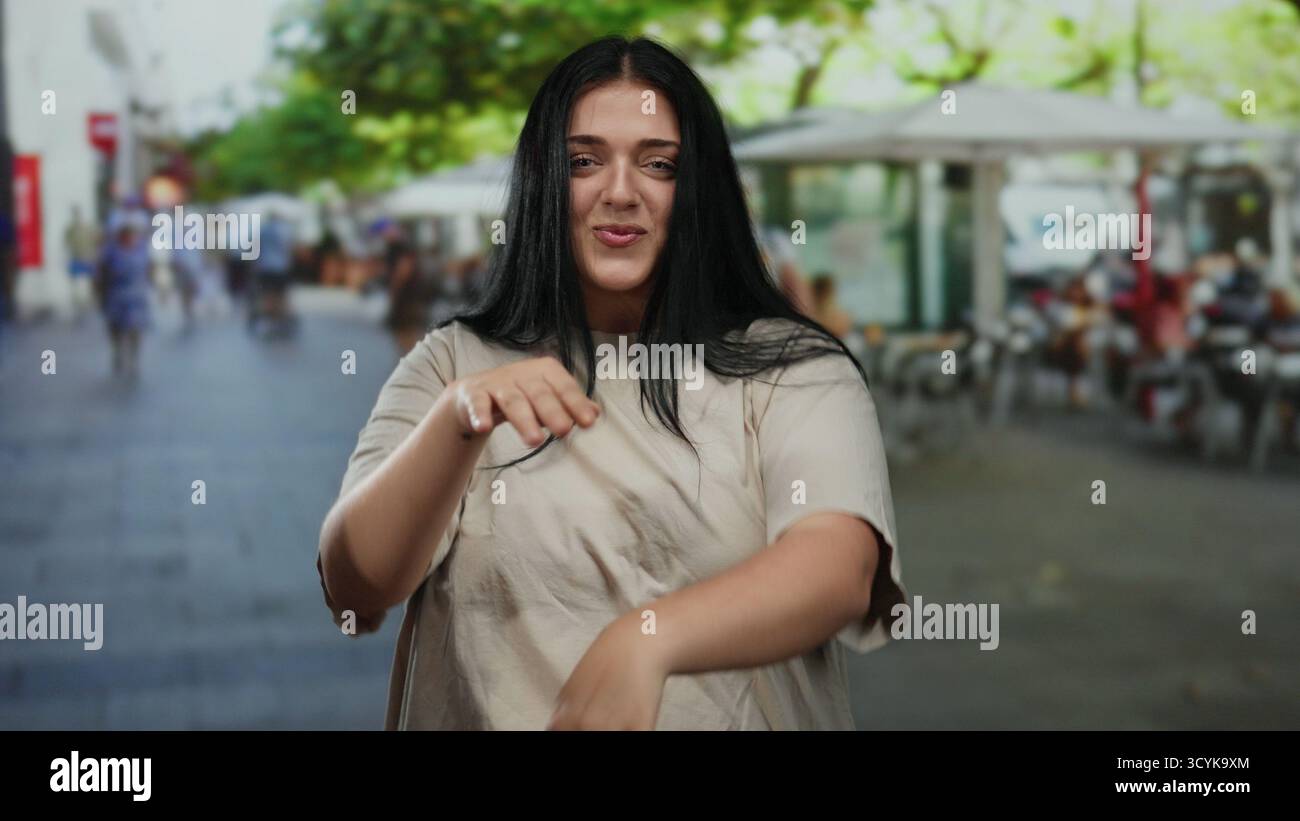Curvy bust hi-res stock photography and images - Alamy