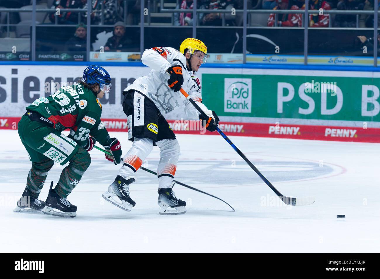 Augsburg, Deutschland 19. Oktober 2025: 1. DEL - 2025/2026 - Sp. 12 ...