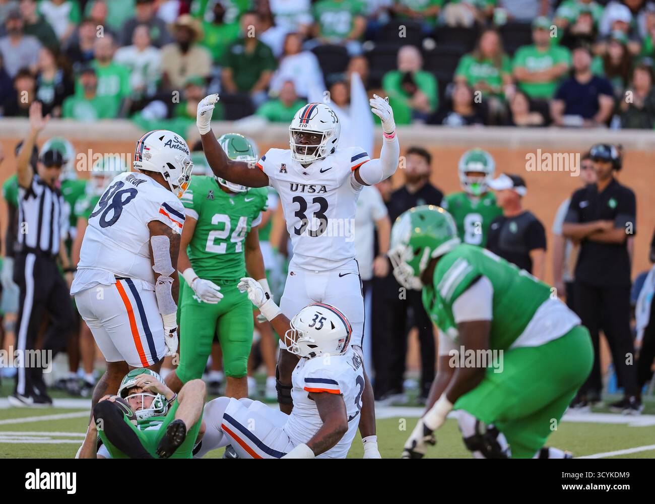 October 18, 2025:.UTSA Roadrunners linebacker Nnanna Anyanwu (33 ...