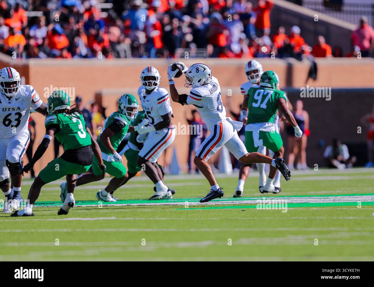 October 18, 2025:.UTSA Roadrunners wide receiver David Amador II (8 ...