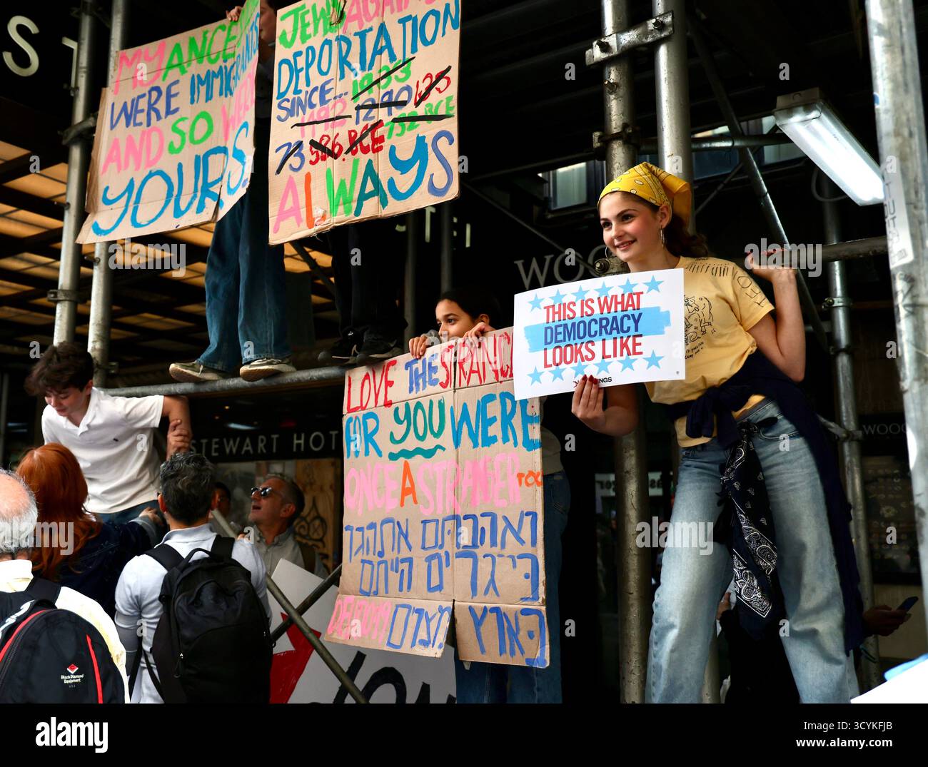 Unedited Photos from the No Kings March in Midtown Manhattan, NYC ...