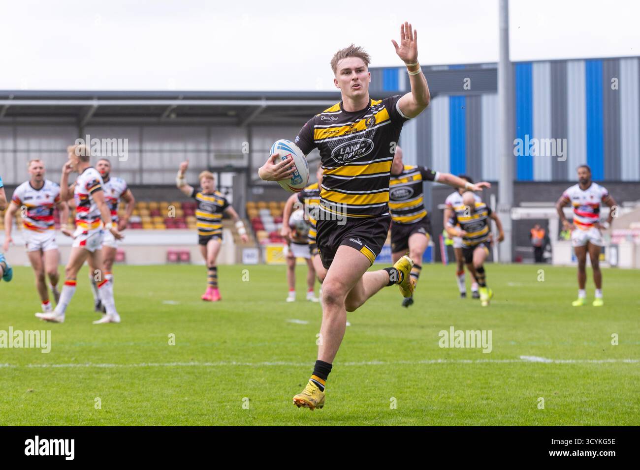 Oli field rugby player hi-res stock photography and images - Alamy