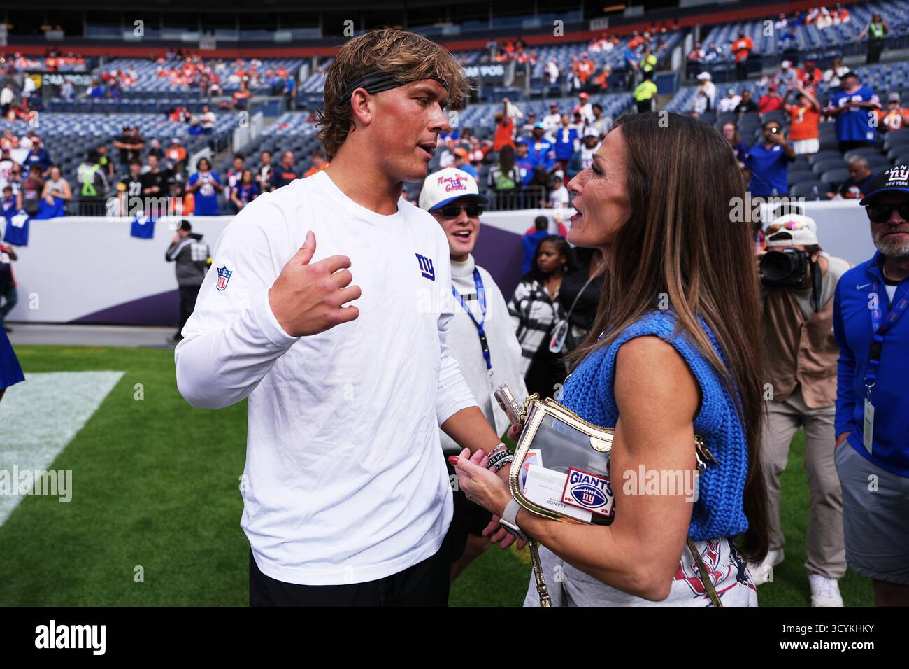 New York Giants quarterback Jaxson Dart, left, talks with his mother, Kara Dart, before an NFL ...