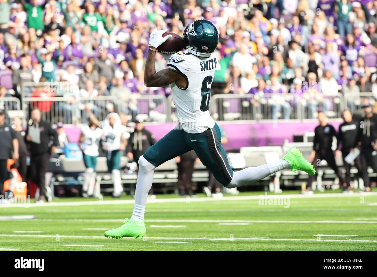 Philadelphia Eagles wide receiver DeVonta Smith (6) makes a touchdown ...