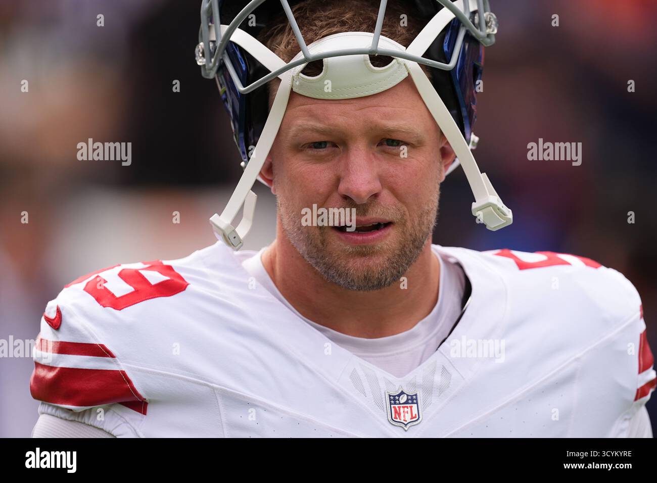 New York Giants long snapper Casey Kreiter warms up before an NFL ...