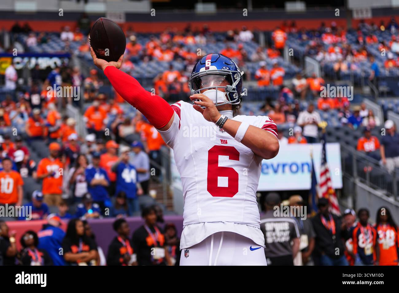 New York Giants quarterback Jaxson Dart (6) warms up before an NFL ...