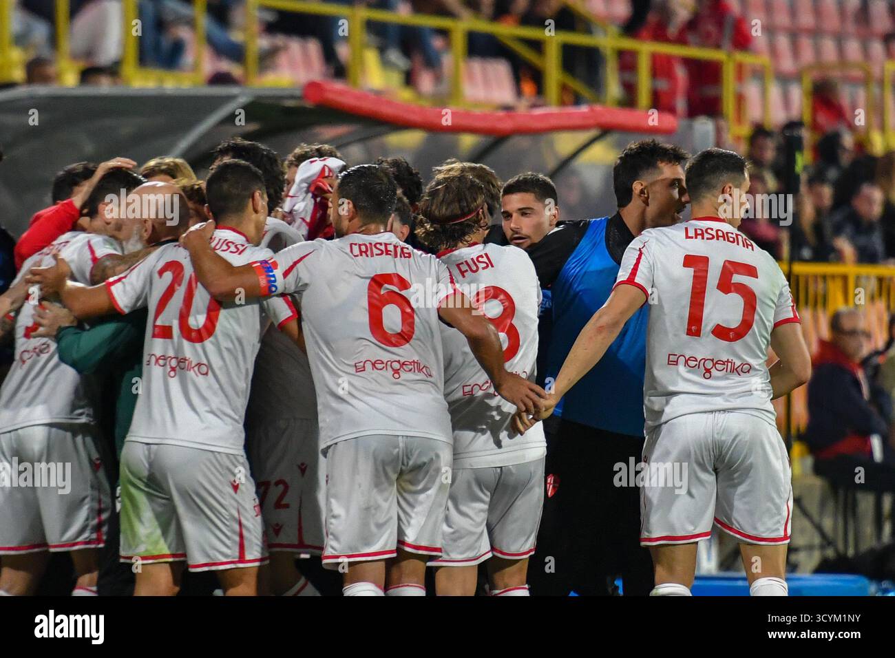 Catanzaro, Italy. 19th Oct, 2025. Celebrate Padova during the serie B ...