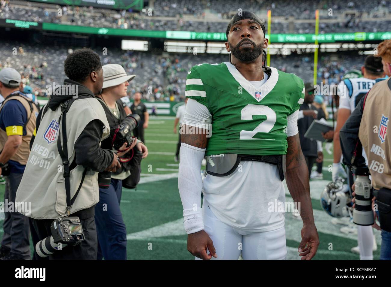 New York Jets quarterback Tyrod Taylor (2) walks off the field after ...