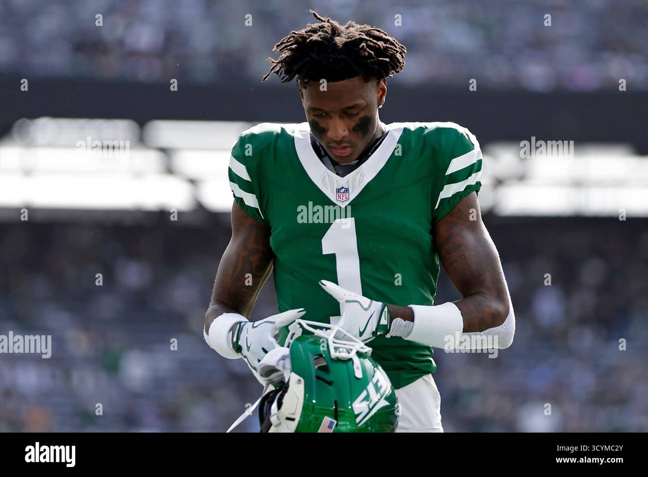 New York Jets cornerback Sauce Gardner (1) before an NFL football game ...