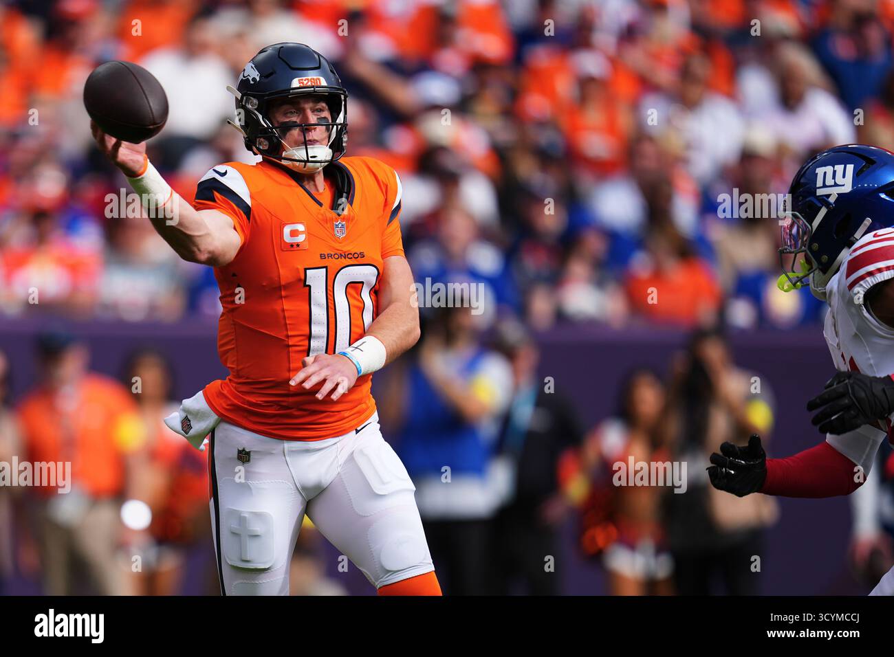 Denver Broncos quarterback Bo Nix (10) passes against the New York ...