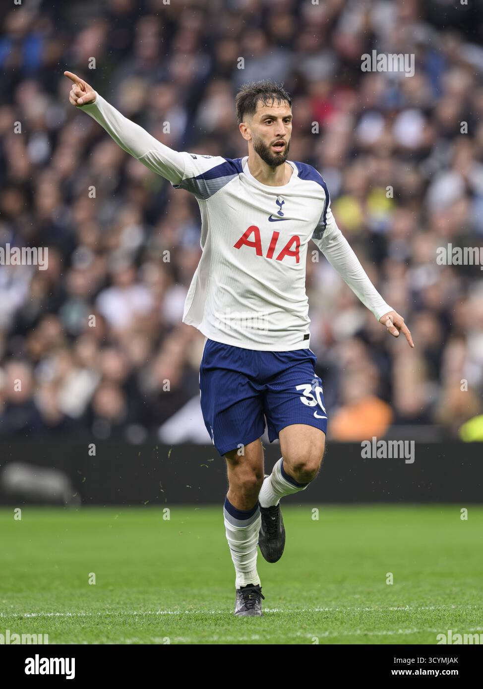 London, England, October 19, 2025: Tottenham Hotspur's Rodrigo ...