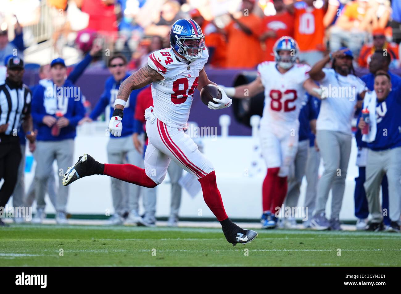 New York Giants tight end Theo Johnson (84) runs toward the end zone to ...