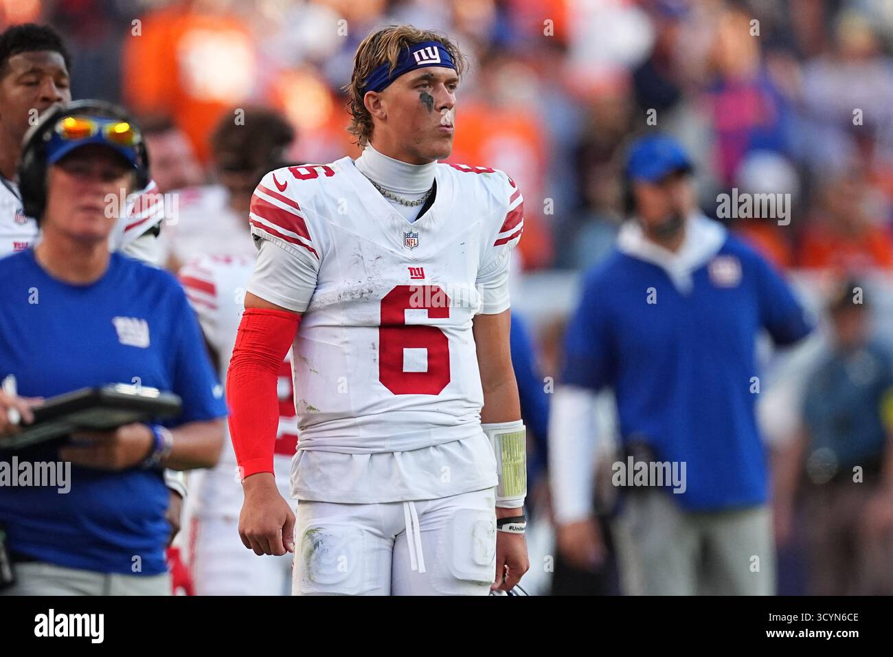New York Giants quarterback Jaxson Dart (6) reacts from the sideline ...