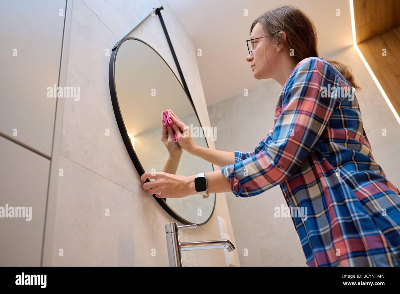 Woman wearing glasses cleaning round hi-res stock photography and ...