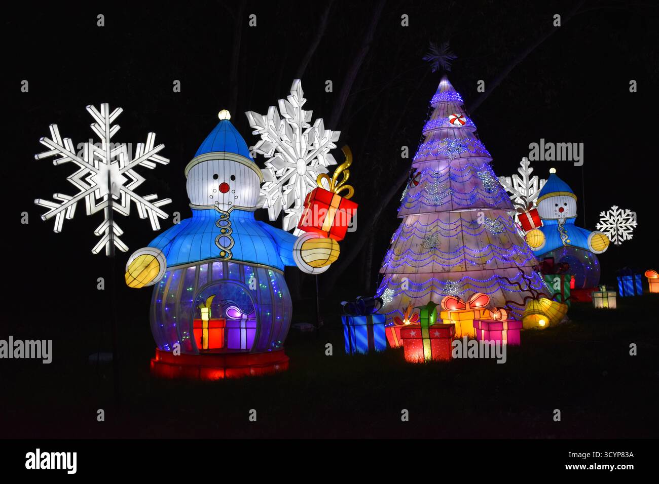 Winter time christmas snowflakes hi-res stock photography and images ...