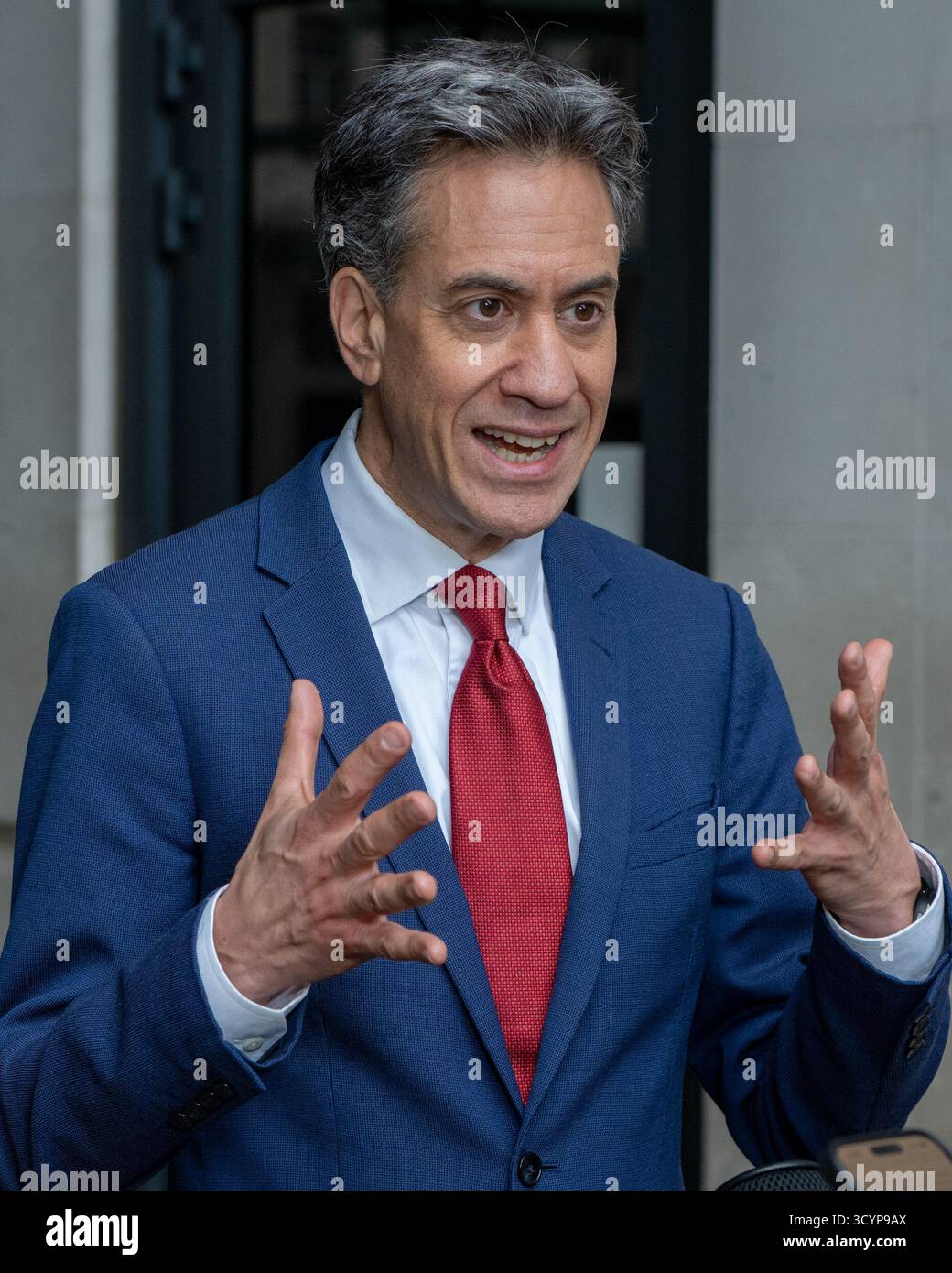 Ed miliband speaks in hi-res stock photography and images - Alamy