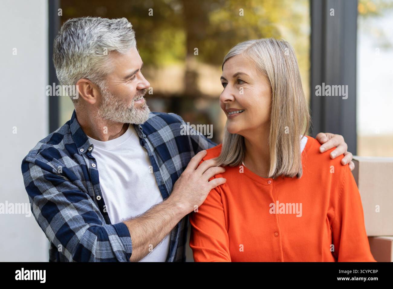 Couple buying apartment outside hi-res stock photography and images - Alamy