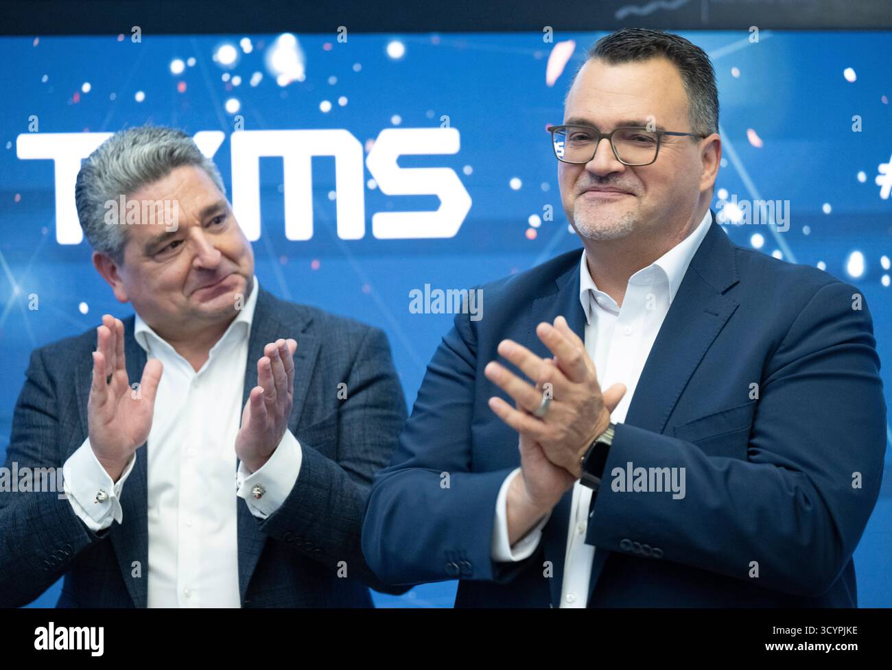 20 October 2025, Hesse, Frankfurt/Main: Oliver Burkhard (r), CEO of ...