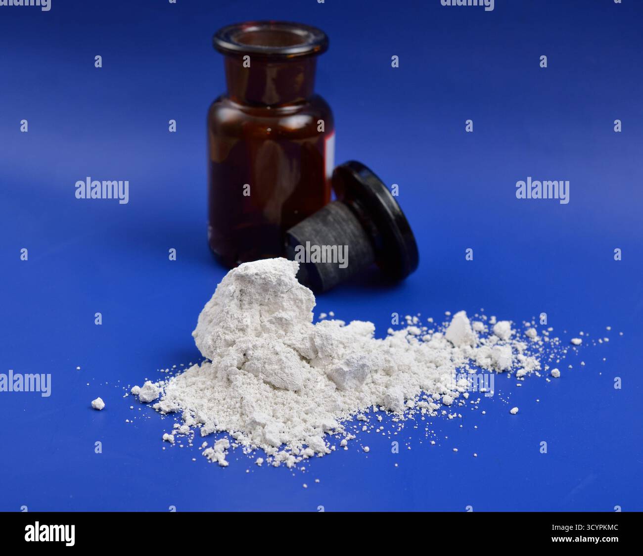Zinc oxide hi-res stock photography and images - Alamy