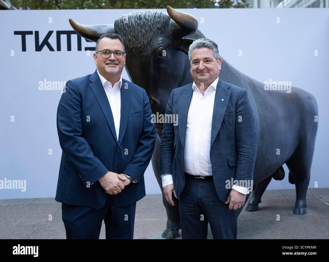 20 October 2025, Hesse, Frankfurt/Main: Oliver Burkhard (l), CEO of ...