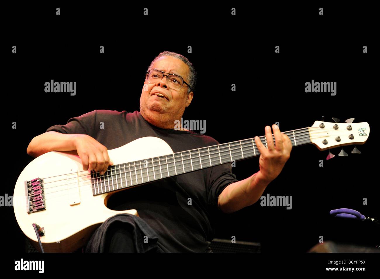 Anthony jackson bass hi-res stock photography and images - Alamy