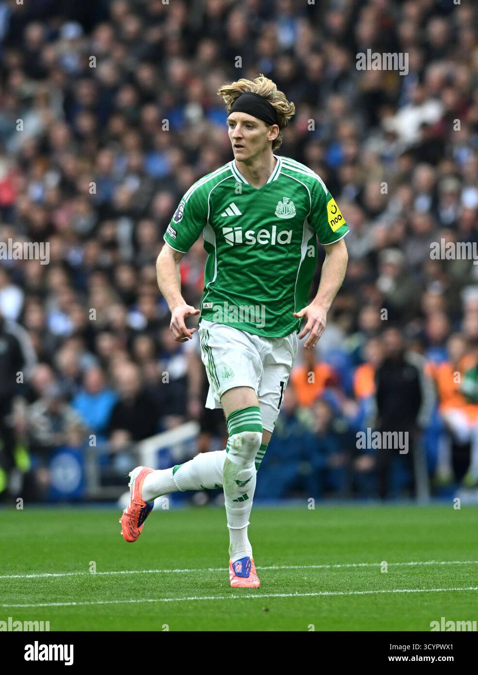 Newcastle footballer anthony gordon hi-res stock photography and images ...