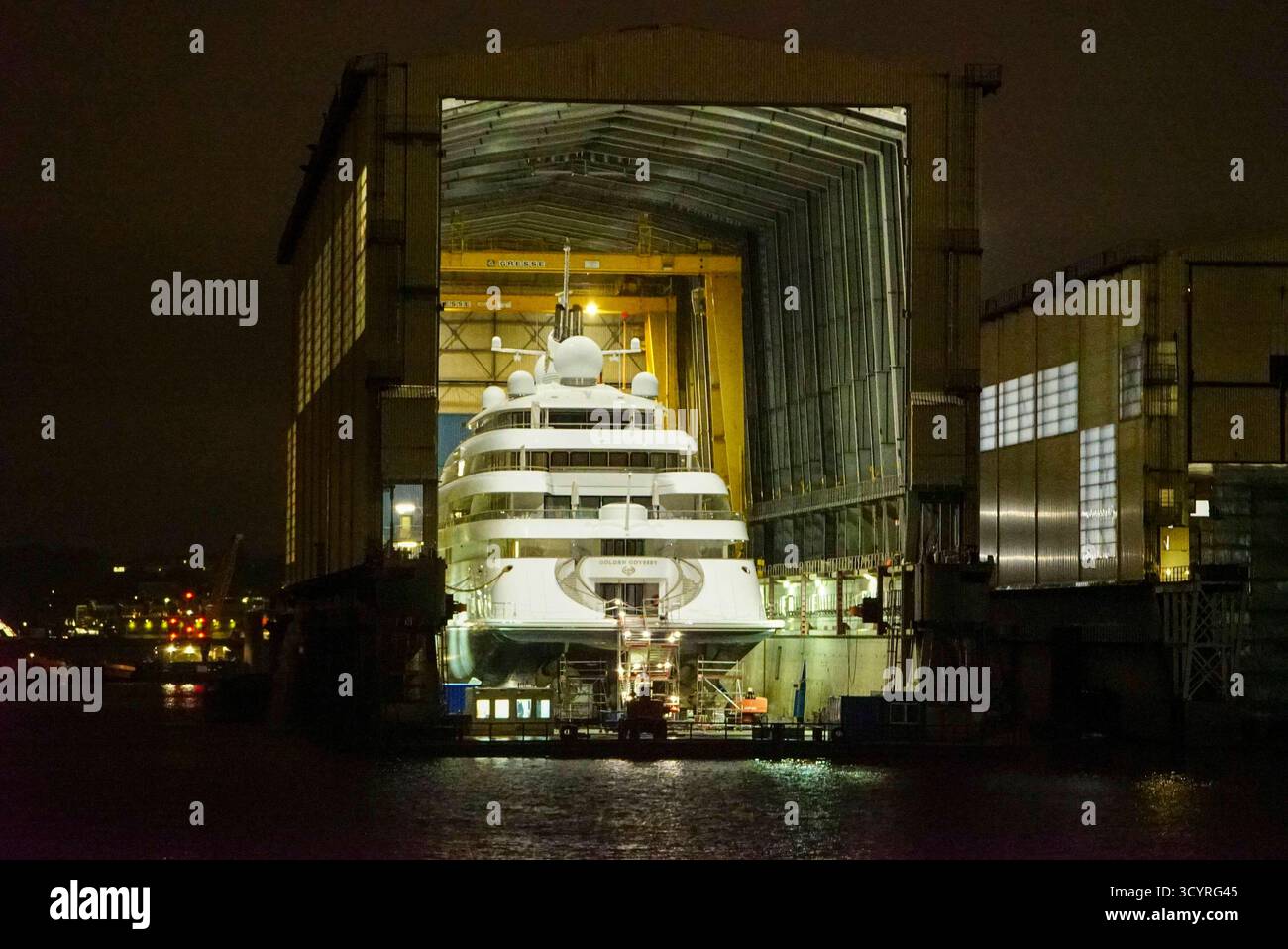 cntv/Golden Odyssey- Die Luxusyacht liegt im Drockendock bei Blohm und Voss 08.10.2025 Hamburg ...