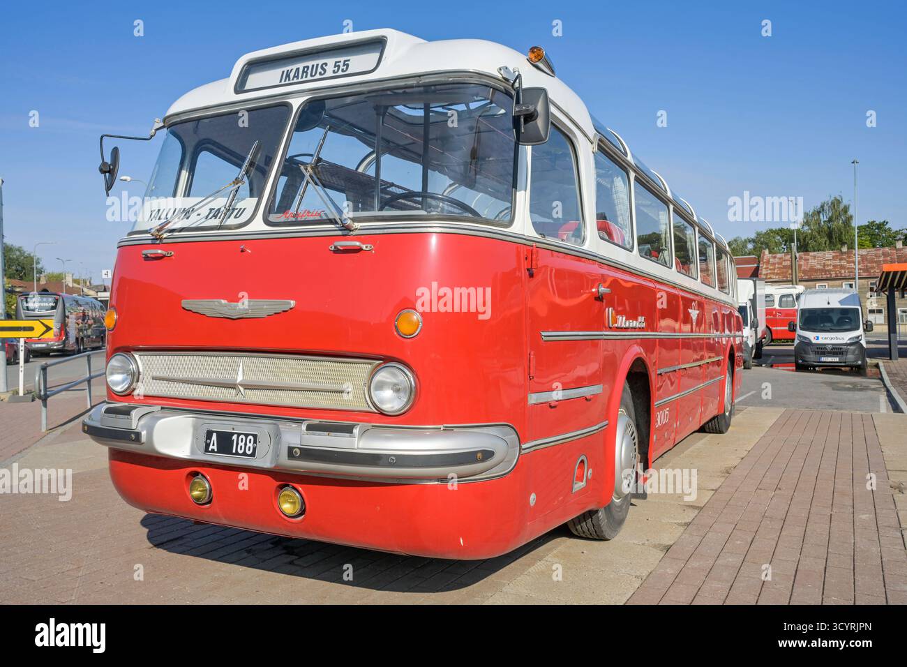 Historischer Ikarus 55, Omnibus des ungarischen Busherstellers Ikarus ...