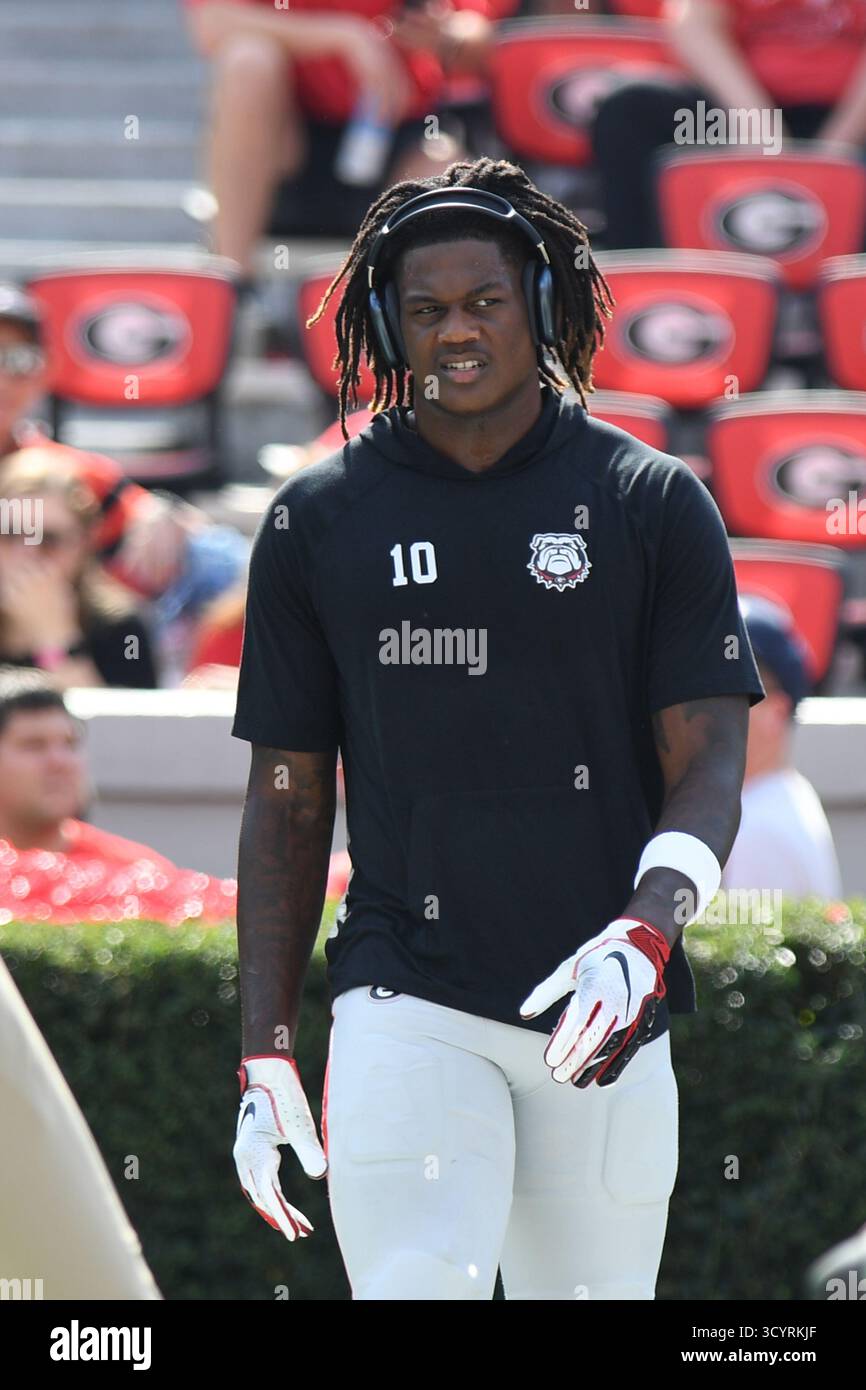 ATHENS, GA - OCTOBER 18: Tight end Elyiss Williams #10 of the Georgia ...