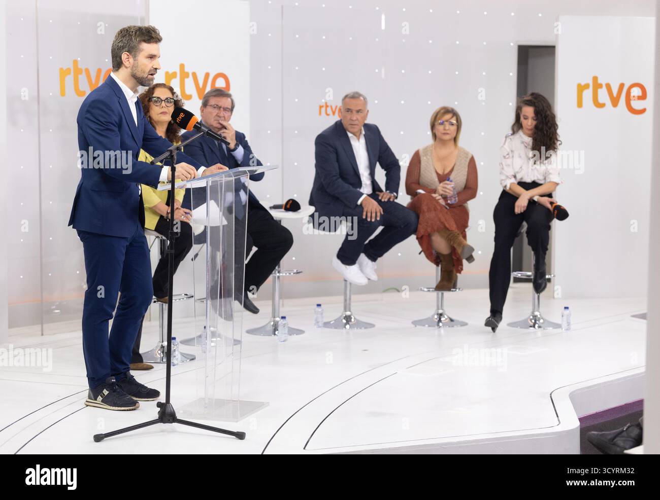 The director of TVE's News, Jon Aritzmuño, the Secretary of State for ...