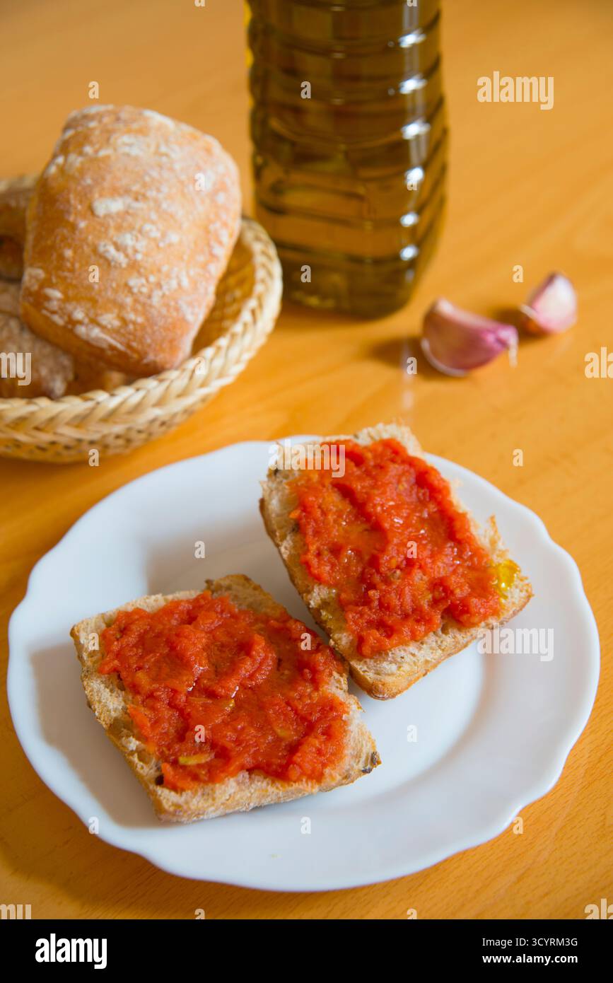 Tomato, garlic and olive oil on toast Stock Photo - Alamy