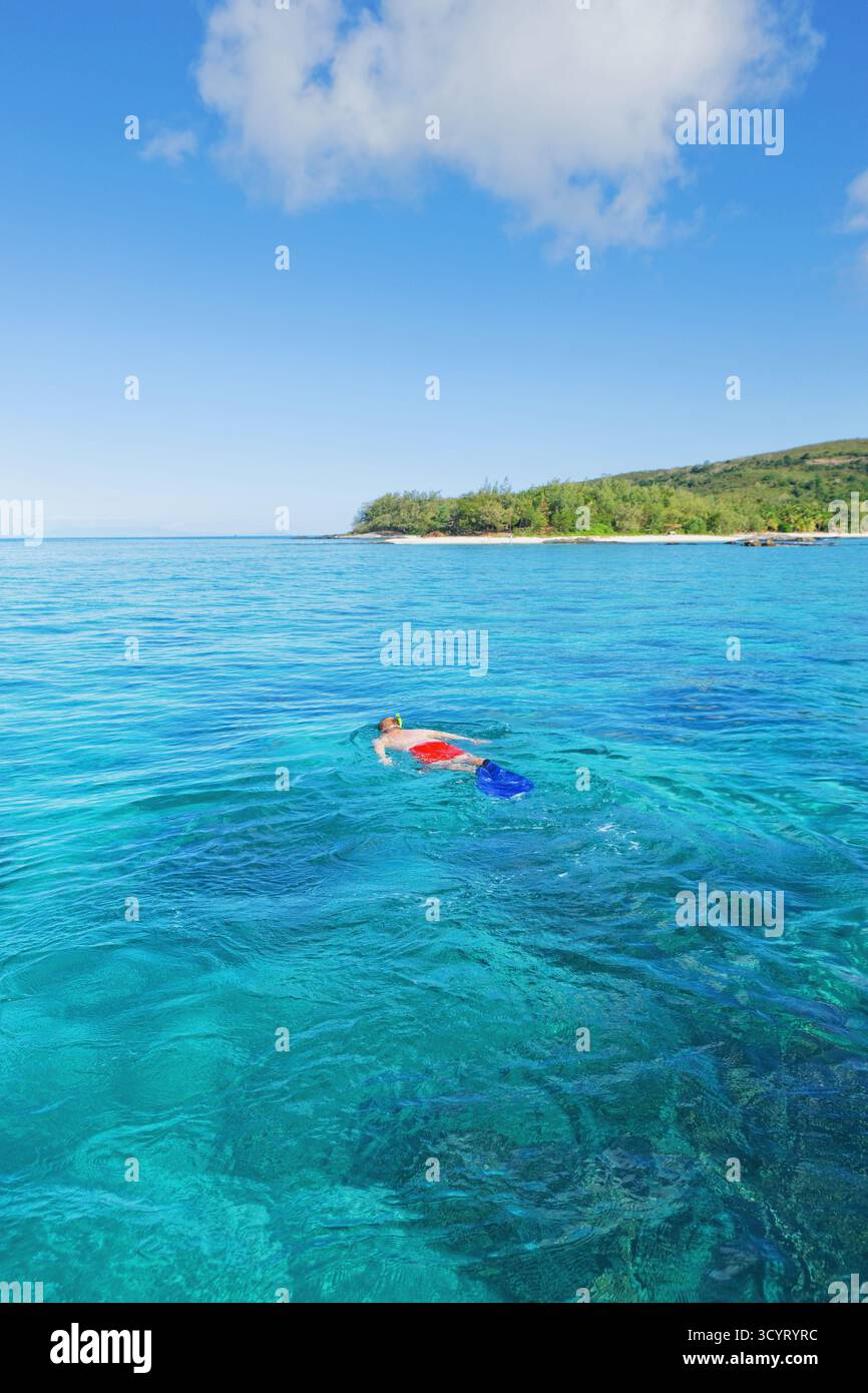 Snorkeller swimming in Fiji islands turquoise clear water, Drawaqa ...