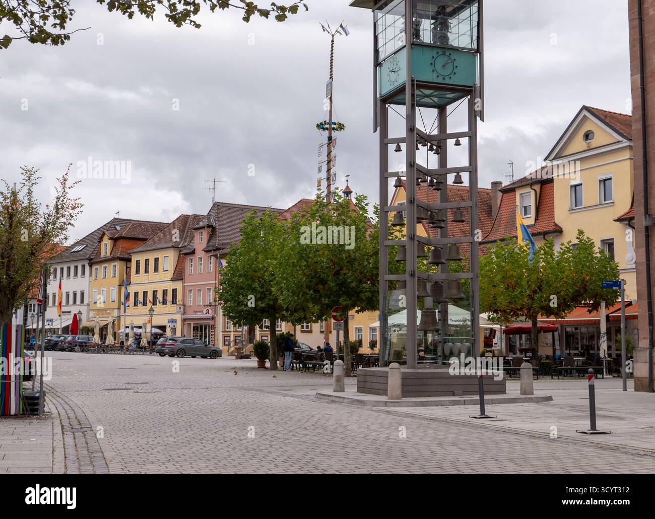 Marktplatz mit Uhrturm in Gunzenhausen 17.10.25 *** Market square with ...
