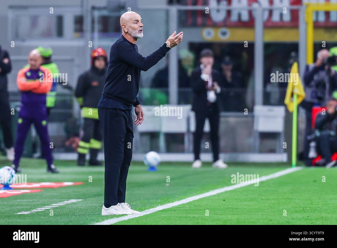 Stefano Pioli Head Coach of ACF Fiorentina gestures during Serie A 2025 ...