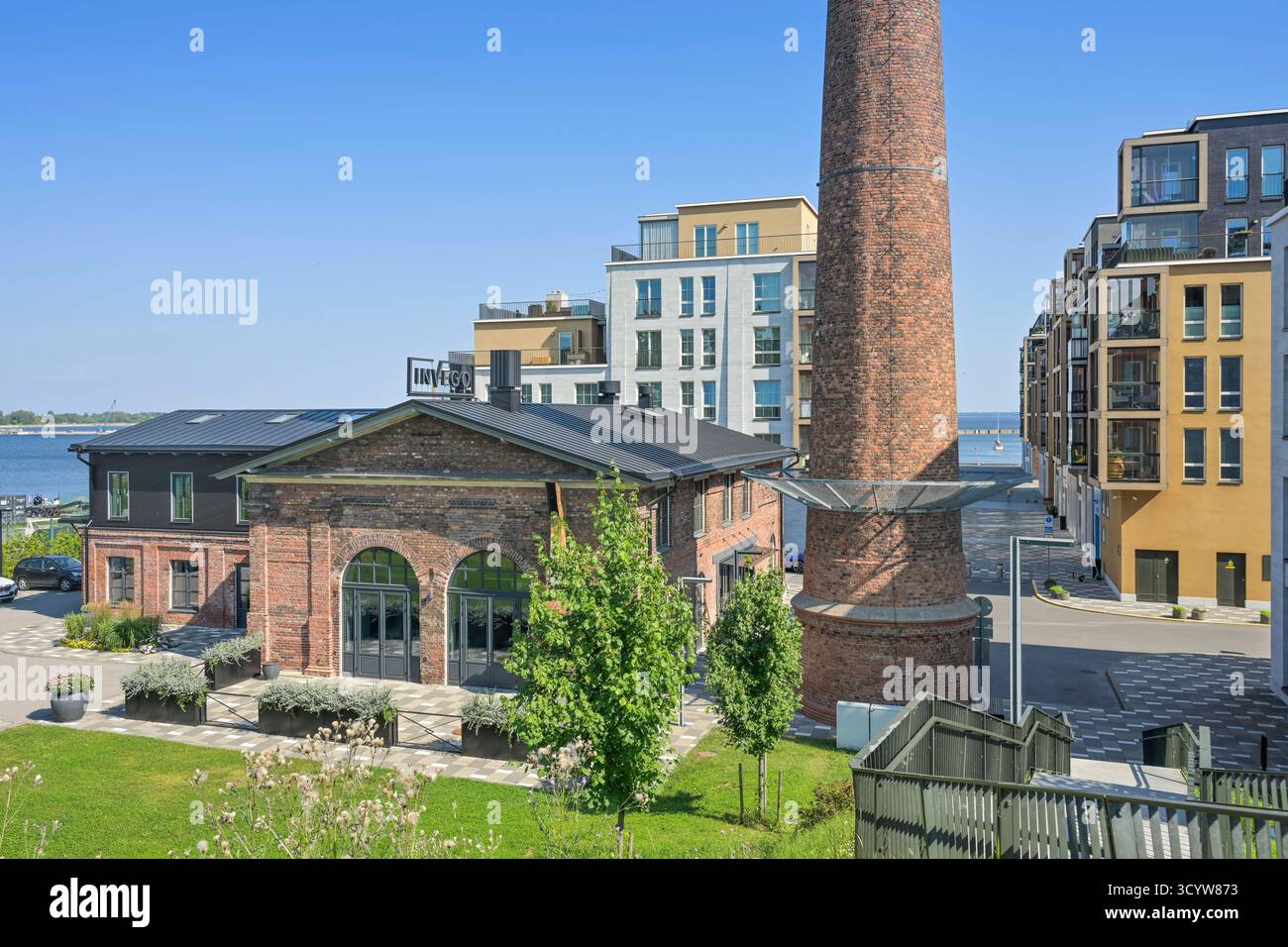 Neubauten, Altbauten, Schornstein, Wohnhäuser, Hafenviertel Noblessner ...
