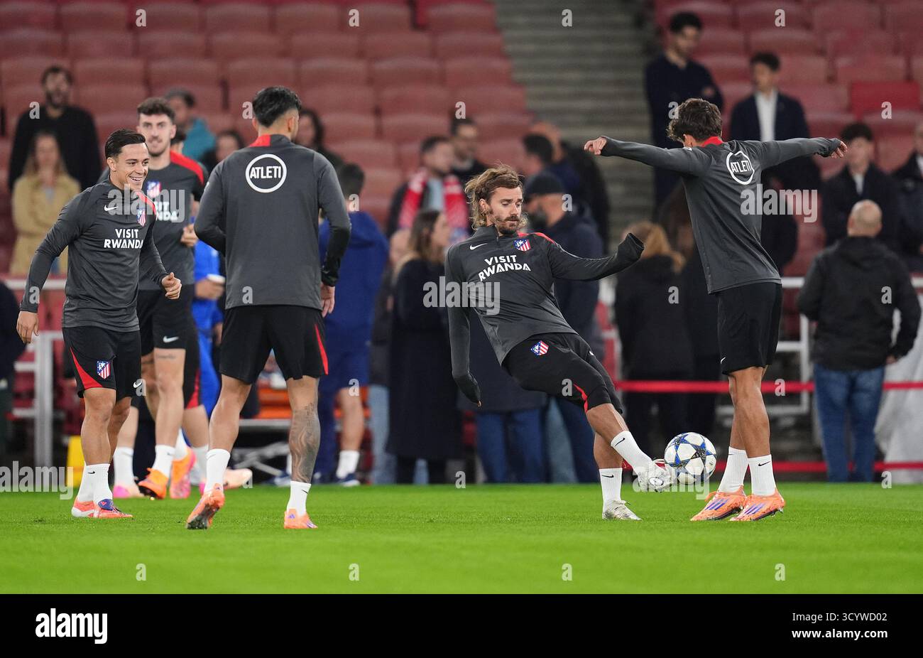 Atletico Madrid's Antoine Griezmann (centre) during a training session ...