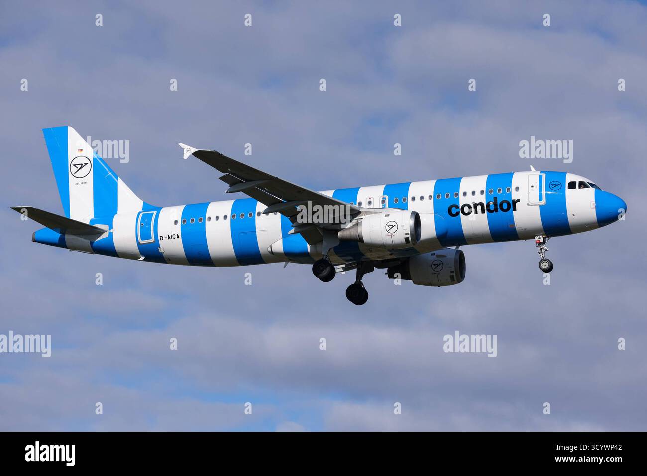 Ein Airbus A320-200 der Fluglinie, Airline, Fluggesellschaft Condor in ...