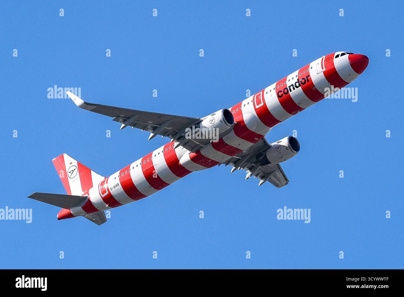 Ein Airbus A321-200 der Fluglinie, Airline, Fluggesellschaft Condor in ...