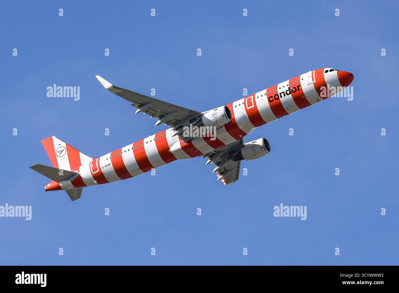 Ein Airbus A321-200 der Fluglinie, Airline, Fluggesellschaft Condor in ...