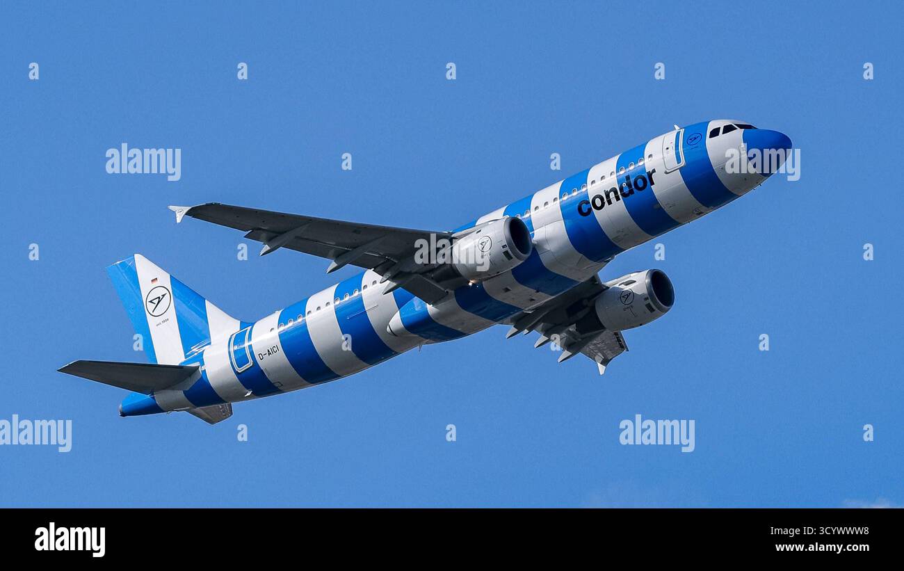 Ein Airbus A320-200 der Fluglinie, Airline, Fluggesellschaft Condor in ...