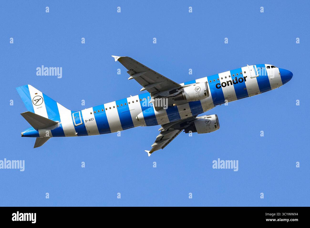 Ein Airbus A320-200 der Fluglinie, Airline, Fluggesellschaft Condor in ...
