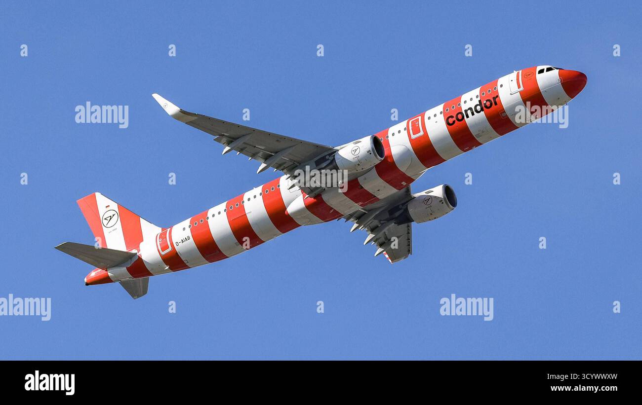 Ein Airbus A321-200 der Fluglinie, Airline, Fluggesellschaft Condor in ...