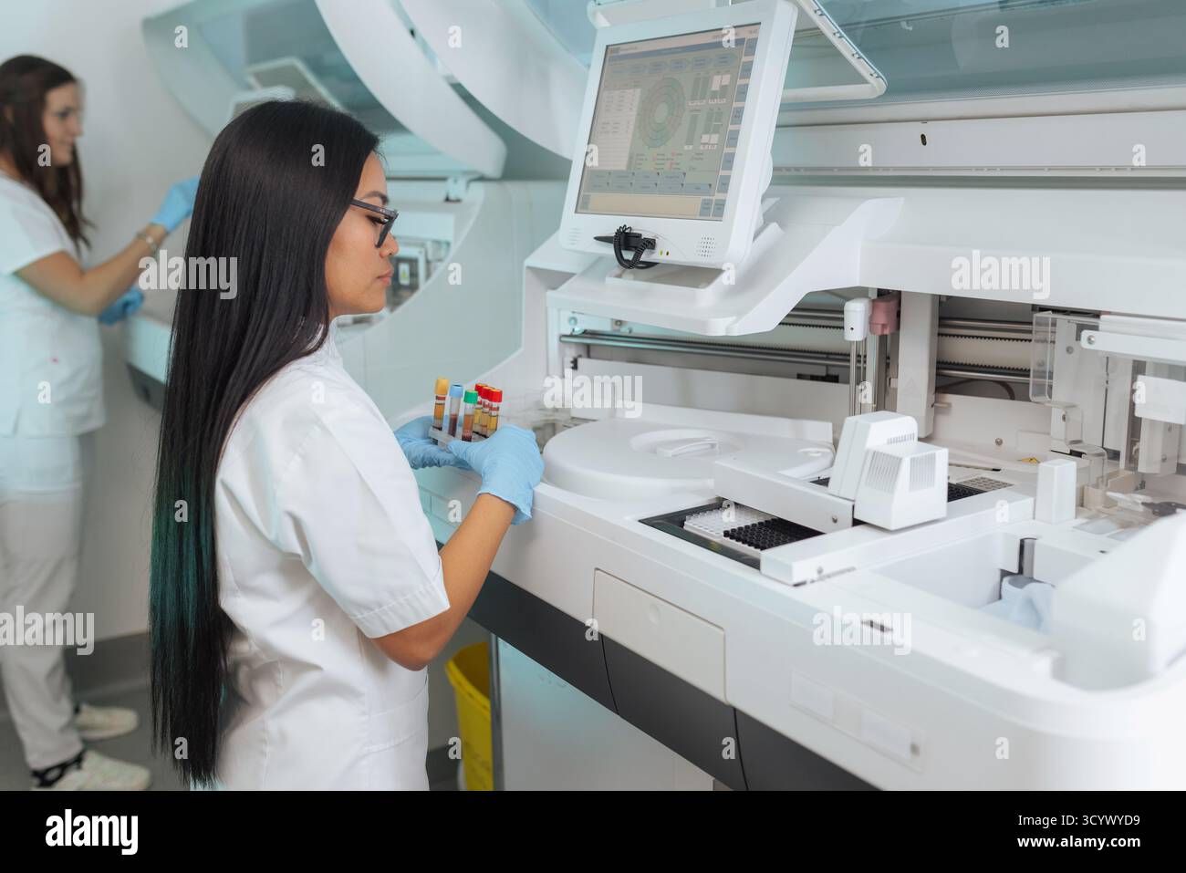 Two female lab technologists hi-res stock photography and images - Alamy