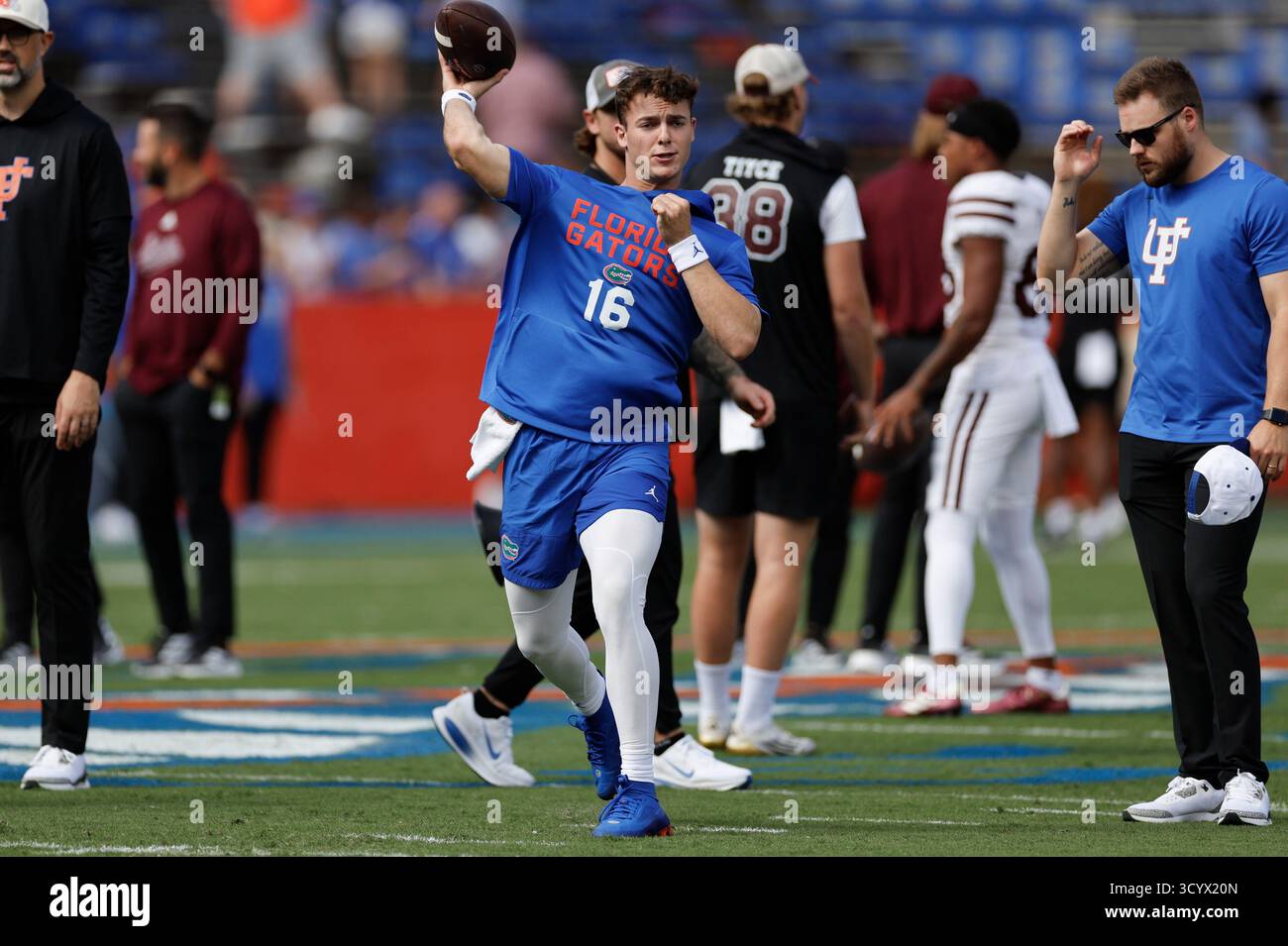 GAINESVILLE, FL - OCTOBER 18: Florida Gators quarterback Aidan Warner ...