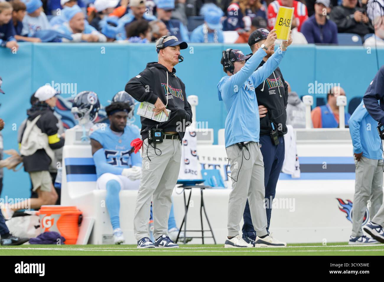 Tennessee Titans interim head coach Mike McCoy on the sideline during ...